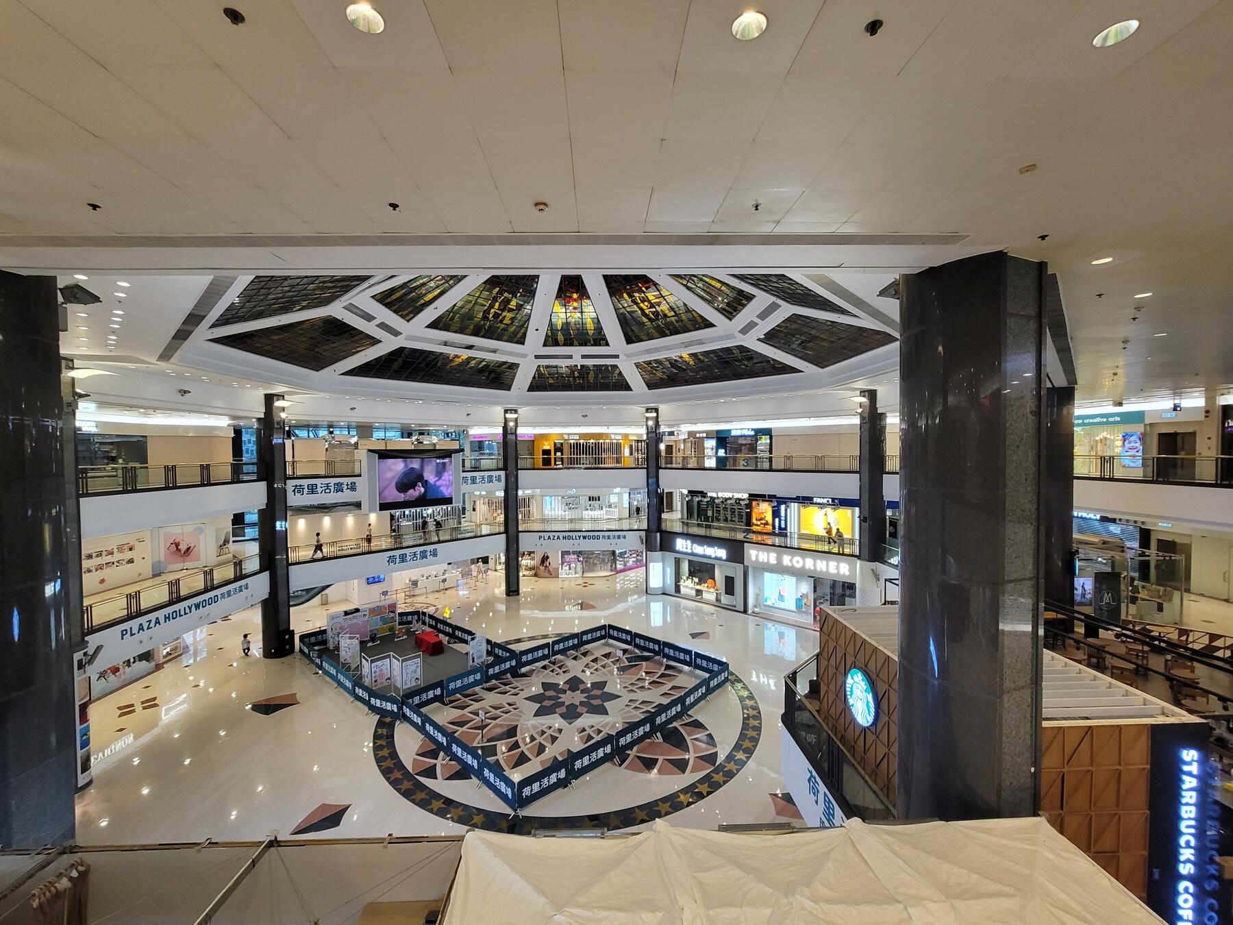 2025 - Plaza Hollywood -- fotop.net photo sharing network
