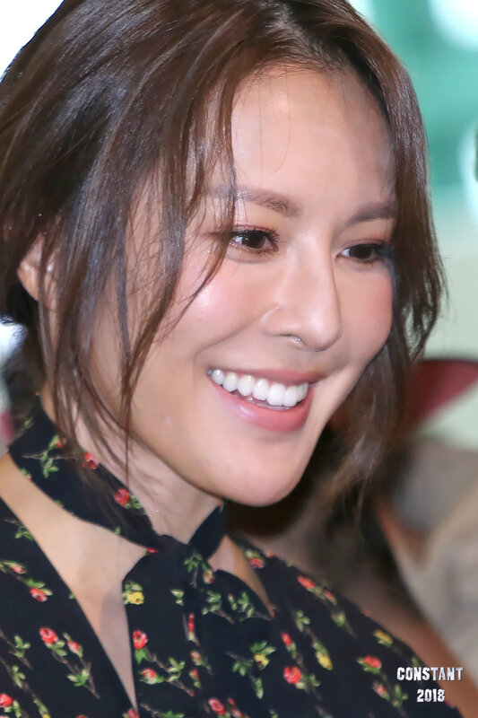 Kelly Cheung 張曦雯 -- fotop.net photo sharing network