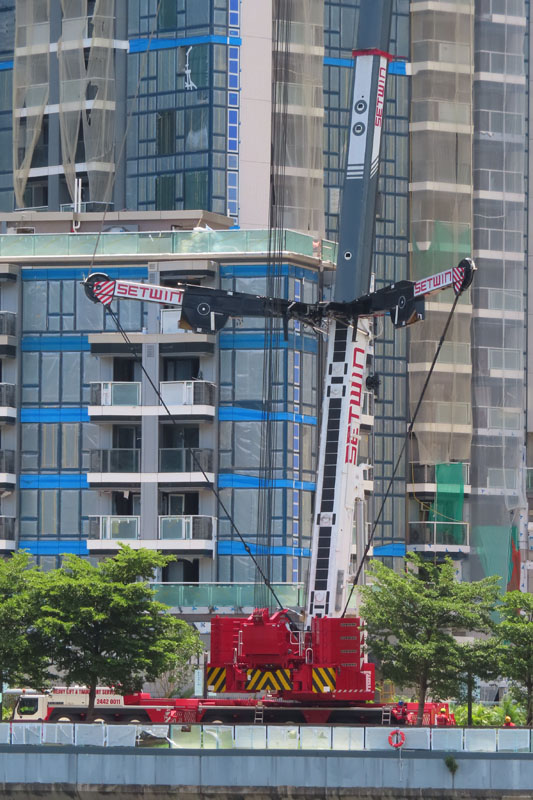 Set Win LTM1650-8.1 + 80.5m luffing fly-jib dismantling derrrick cranes ...