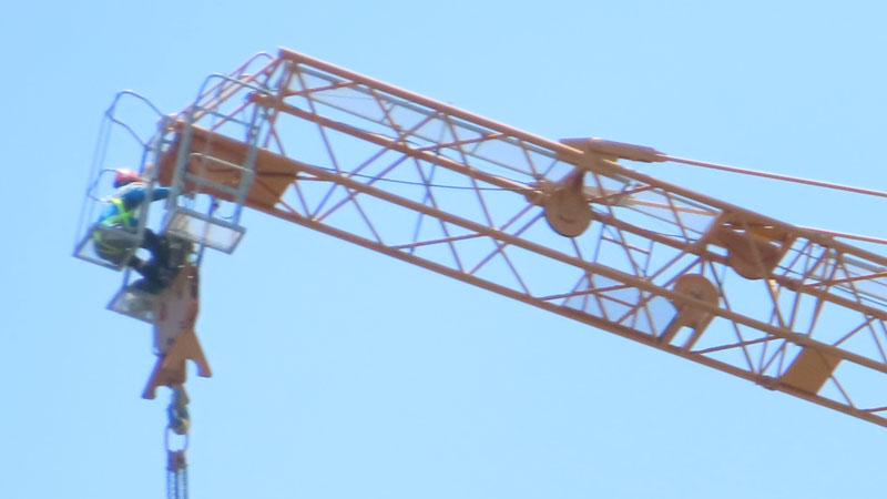 Set Win LTM1650-8.1 + 80.5m luffing fly-jib dismantling derrrick cranes ...