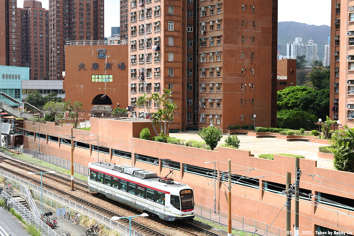 MTR Light Rail Tram Car :: 622 -- fotop.net photo sharing network