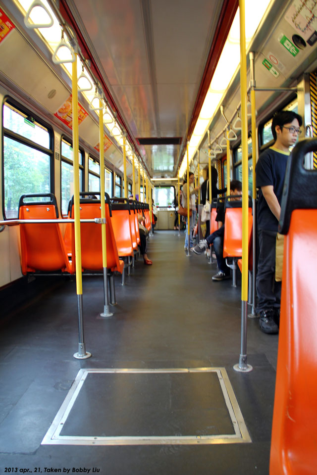 MTR Light Rail Tram Car :: 107 -- fotop.net photo sharing network